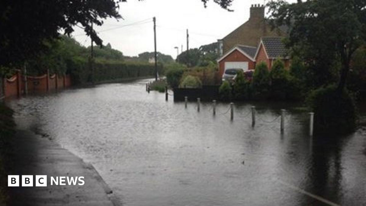 Suffolk homes and roads flooded in 24-hour deluge - BBC News
