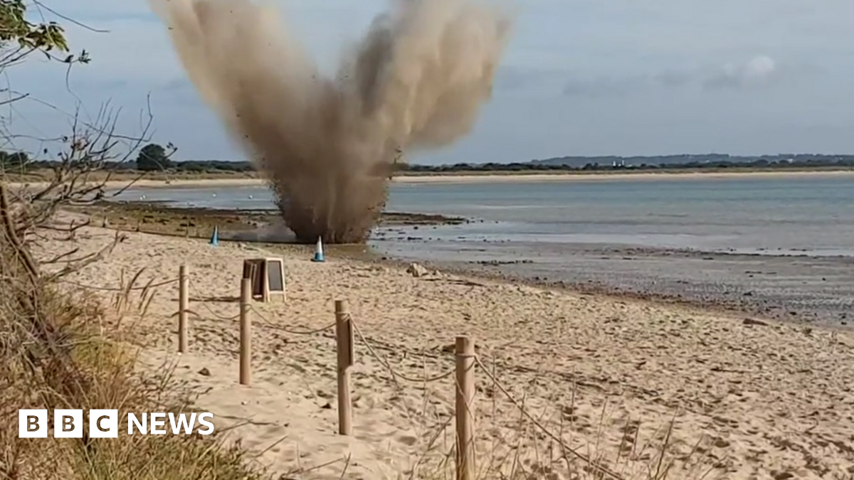 Unexploded WW2 shell found on Middle Beach in Studland detonated - BBC News