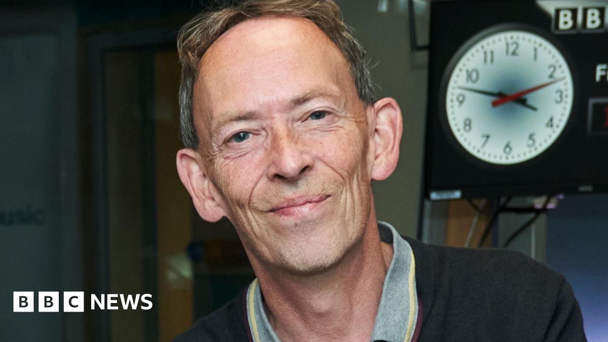 Steve Lamacq to scale back BBC Radio 6 Music show - BBC News