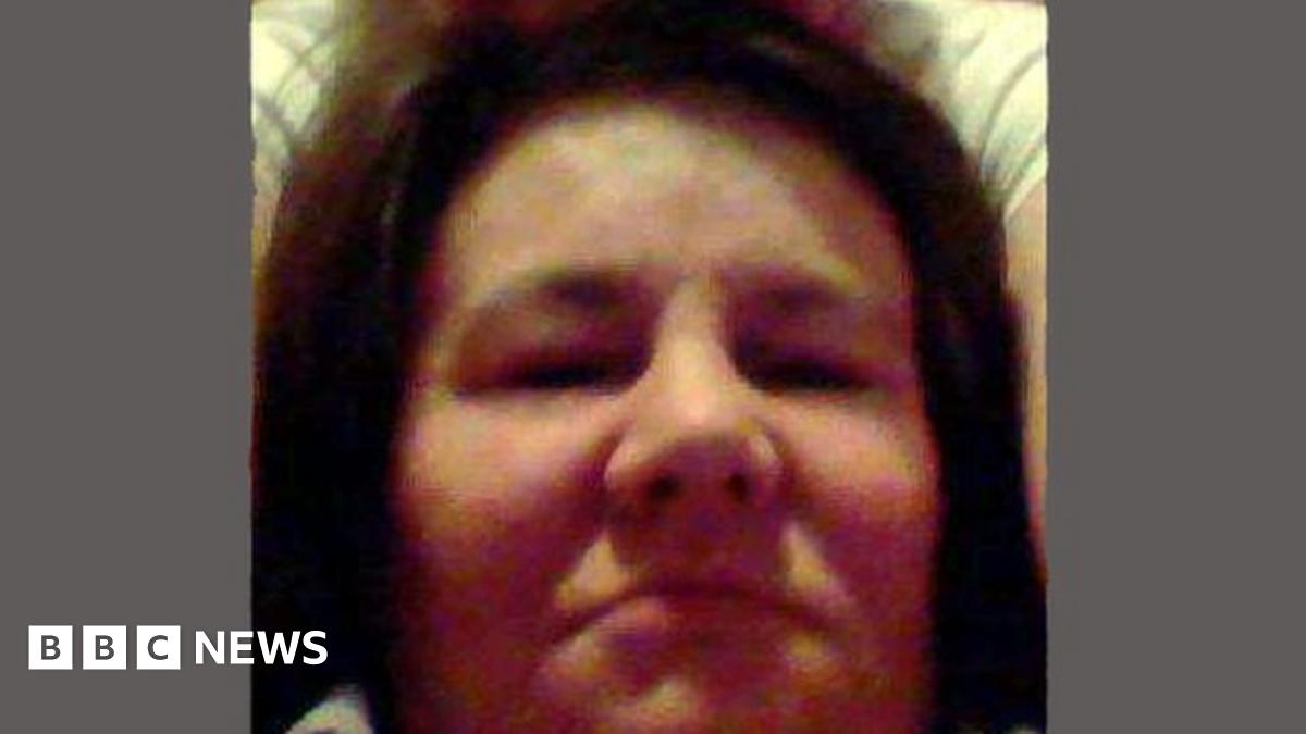 Woman may have lain dead in Troon home for months - BBC News