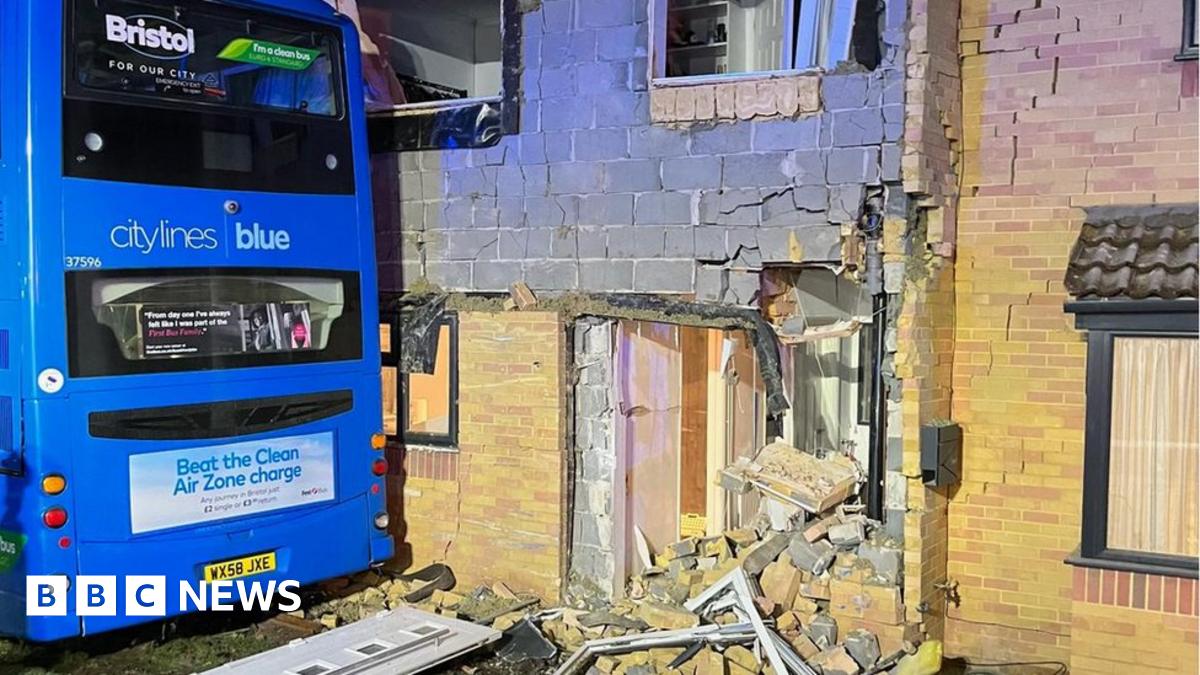 Bristol: Man jailed for causing bus to crash into Bishopsworth house - BBC News