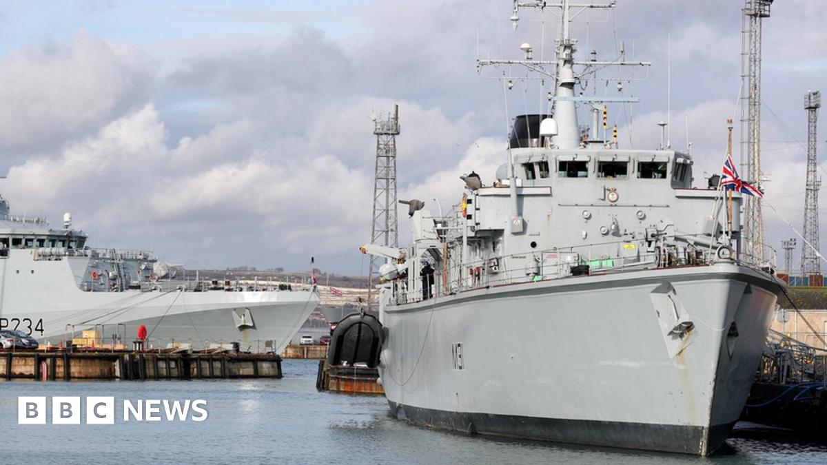 HMS Cattistock: Navy warship granted Freedom of Poole - BBC News