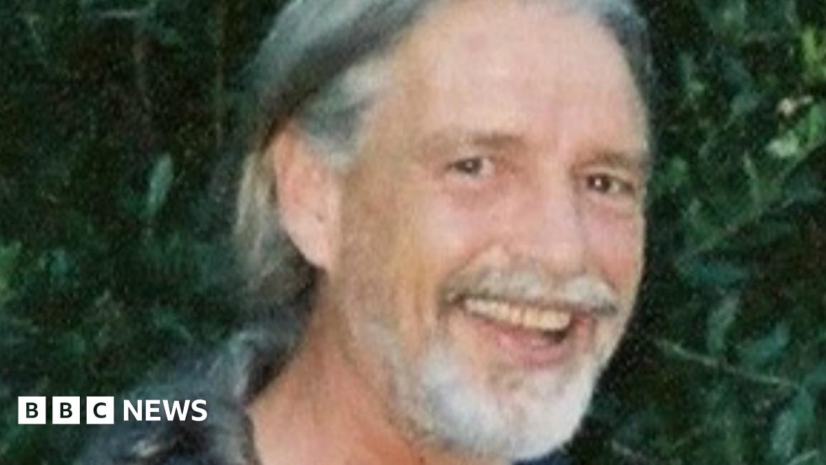 Headless corpse found in fish tank at home of missing man - BBC News