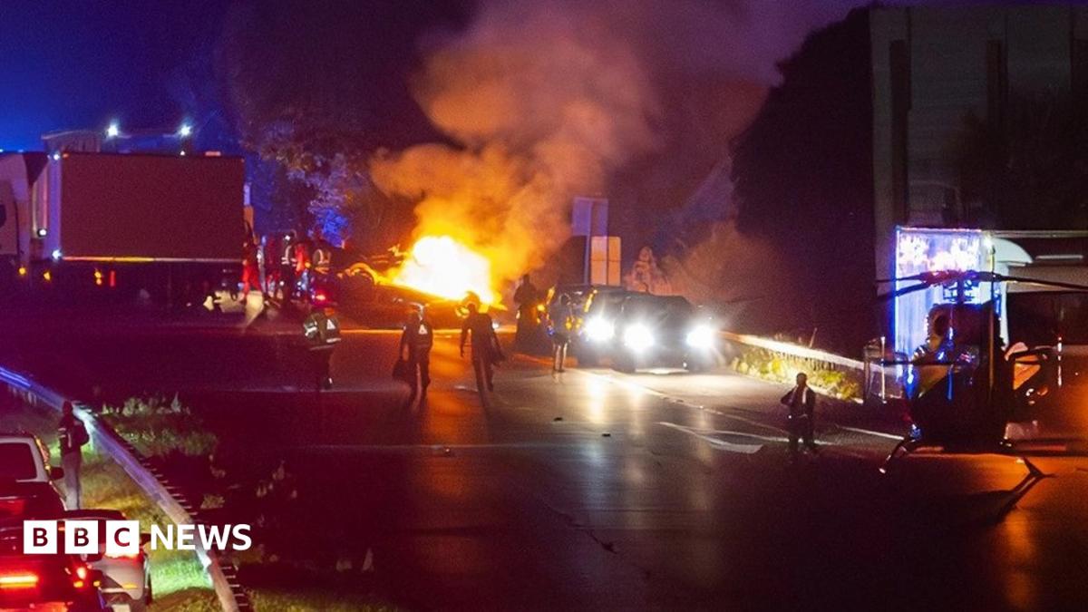 Car overturns and catches fire in M4 motorway crash - BBC News