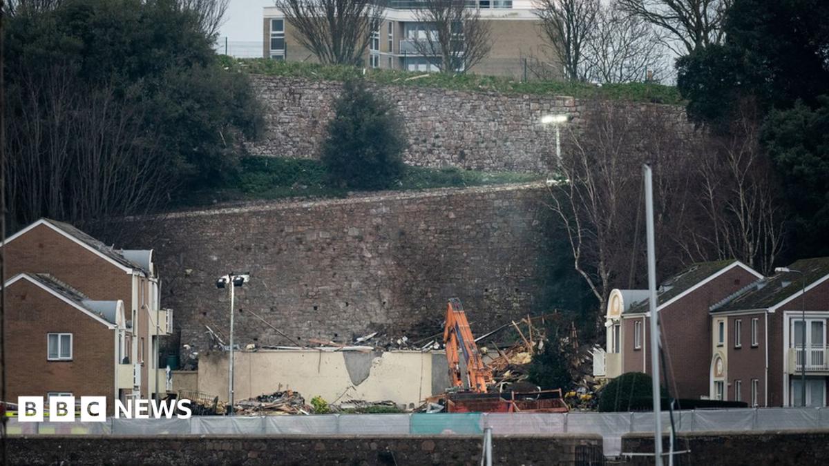 Jersey remembers explosion victims one month on - BBC News