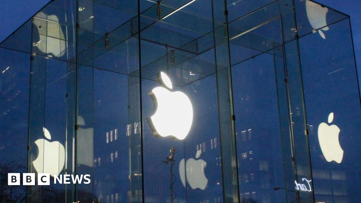 Apple hits back at 'corrosive' claim by US government - BBC News