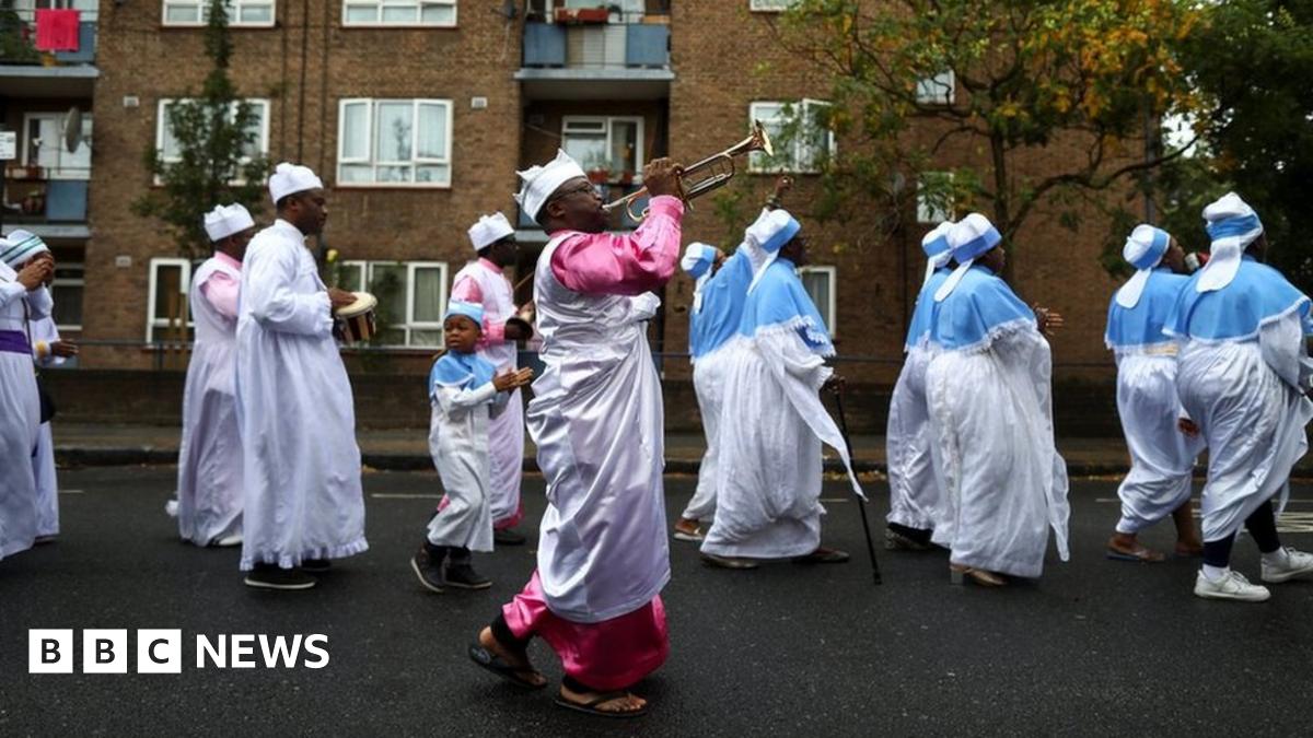 In pictures: The African Christian congregations of London - BBC News