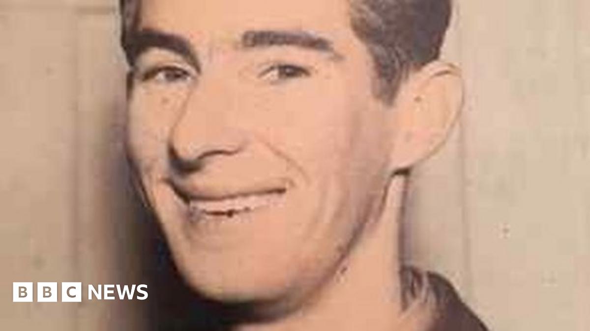 US soldier's remains returned from N Korea after 65 years - BBC News