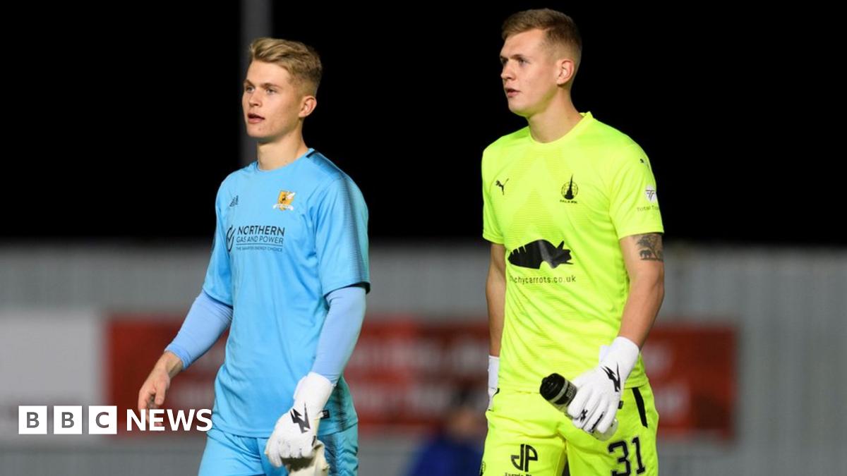 Goalkeeping brothers bring family rivalry to pitch - BBC News