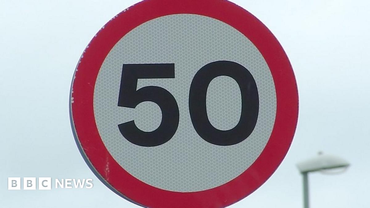 Driver avoids six-month ban over 'inadequate' sign - BBC News