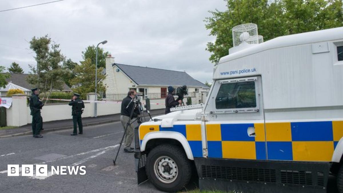 Londonderry bomb: Fourth man released in investigation - BBC News
