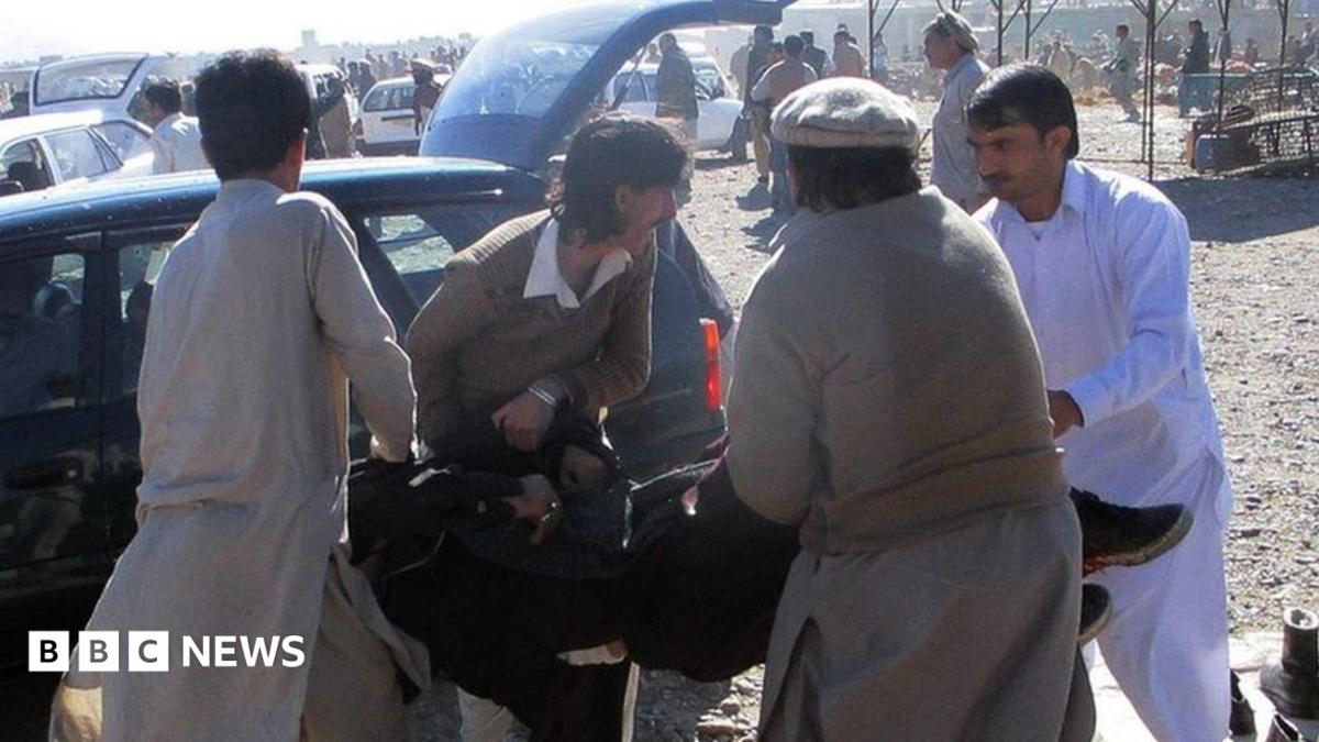 Pakistan market bombing kills 15 people in Kurram - BBC News