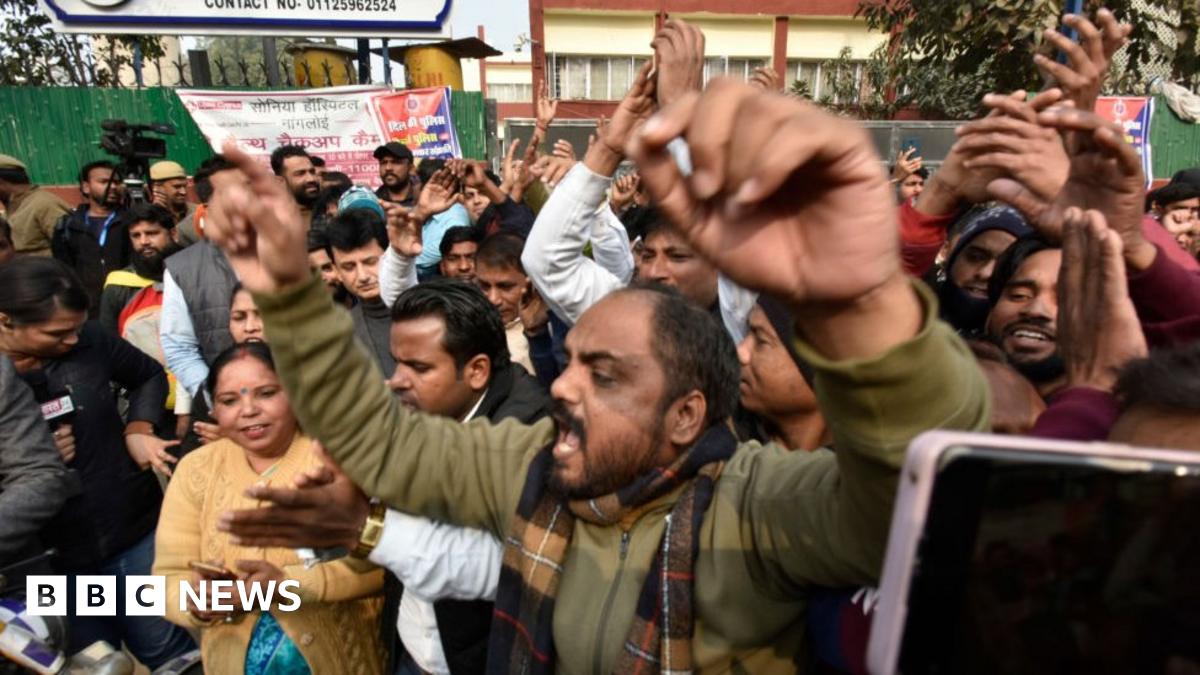 Delhi hit-and-run: Young woman's horrific death shocks India - BBC News