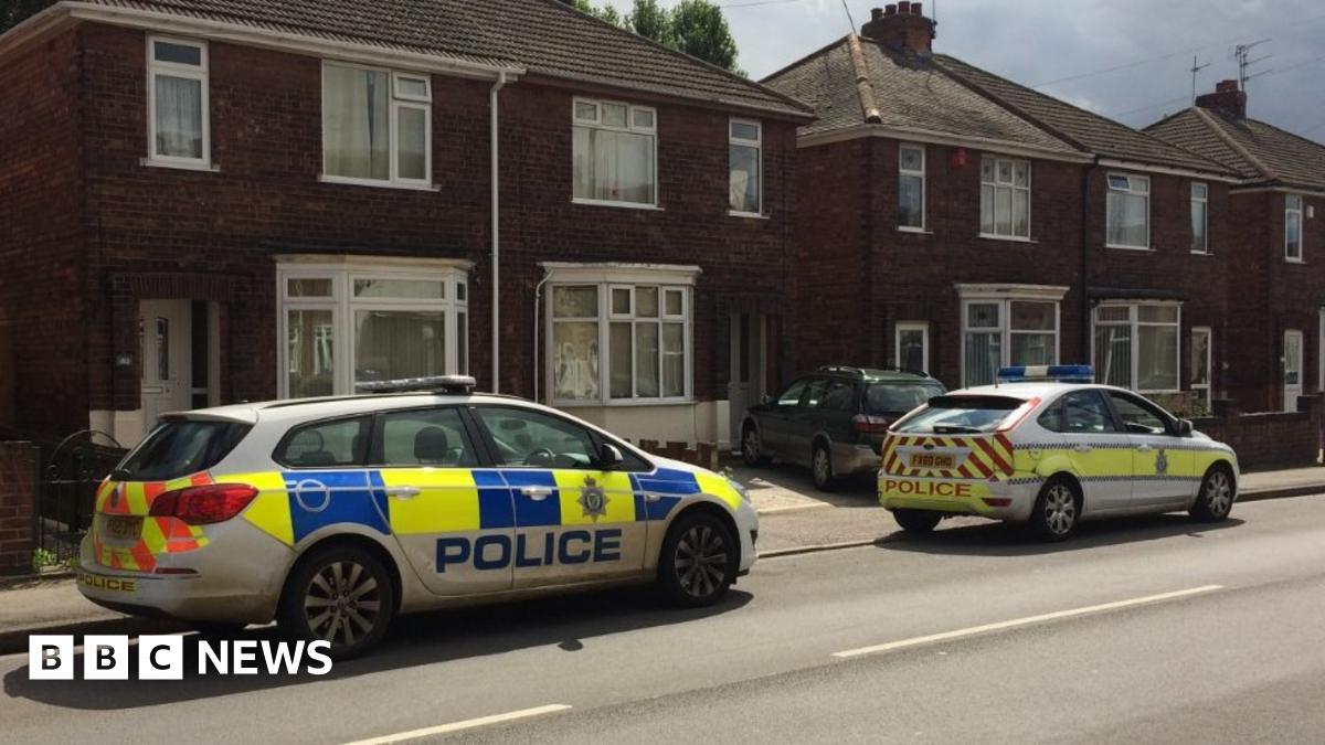 Jonathan Baines stab death: Murder accused in court - BBC News