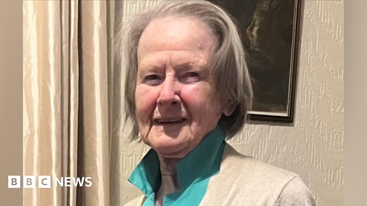 Liverpool family's tribute to woman, 92, hit by car - BBC News