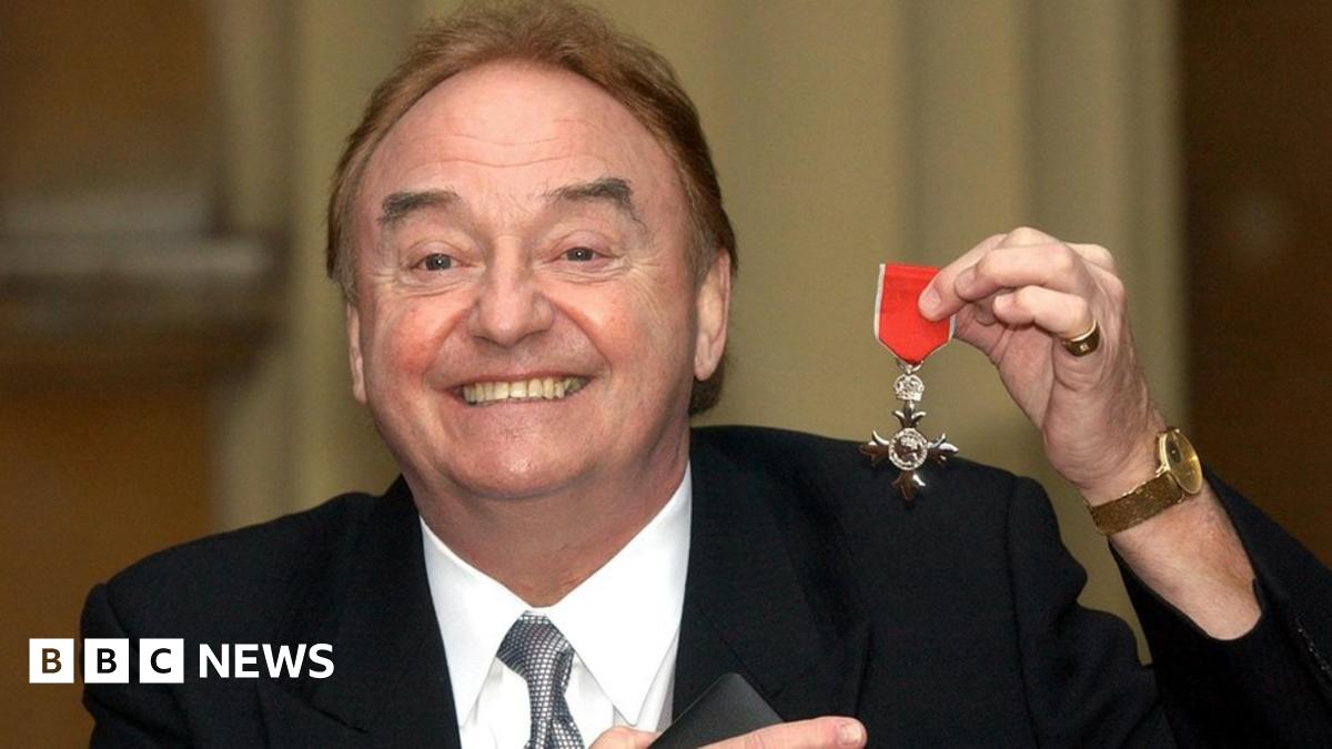 Gerry Marsden: Liverpool anthem singer 'made his mark on Earth' - BBC News