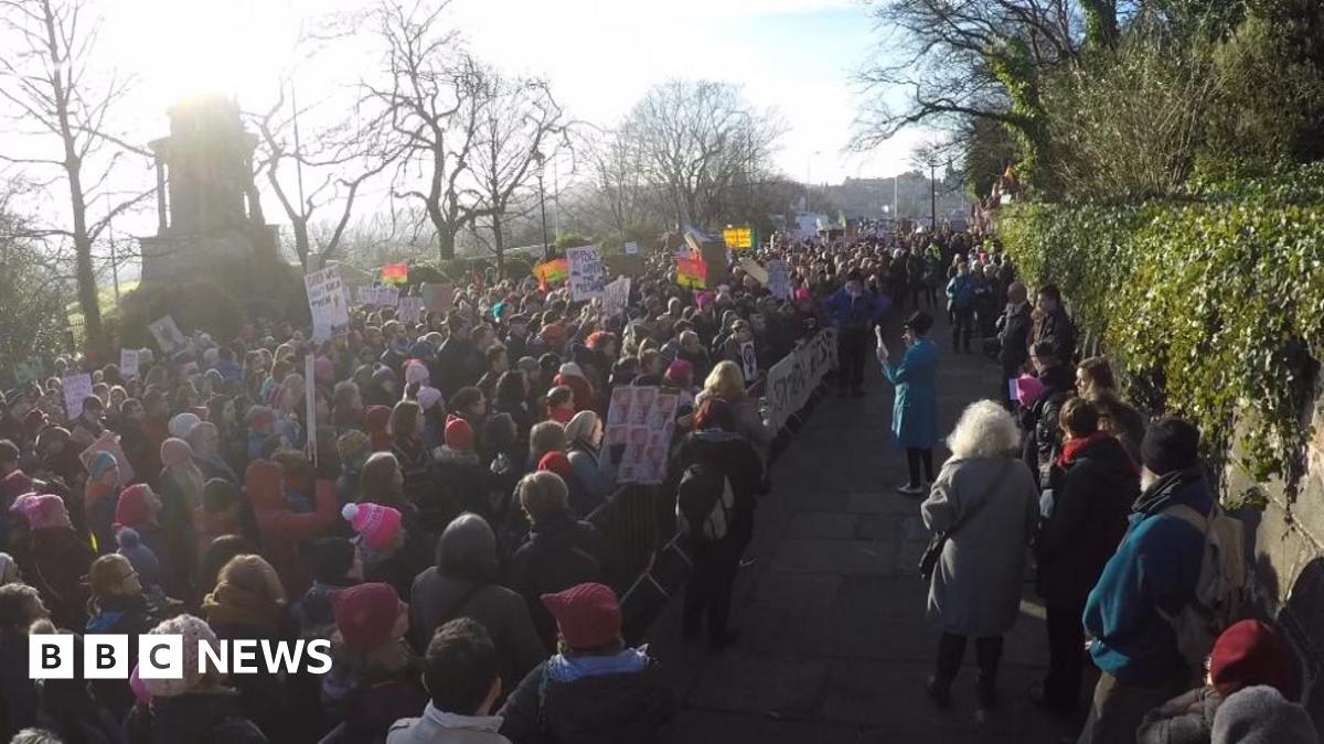 Trump protesters gather at Edinburgh's US consulate - BBC News