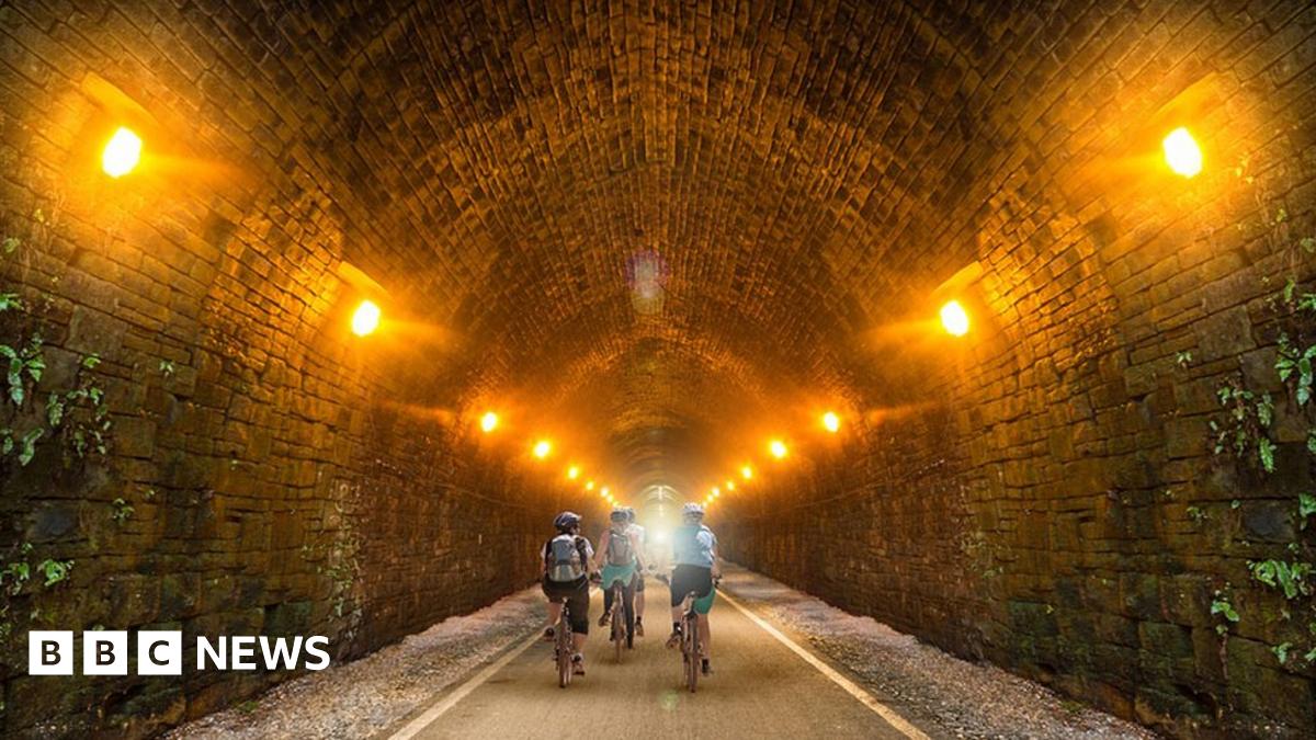 Queensbury tunnel cycle: Government asked to save plans - BBC News