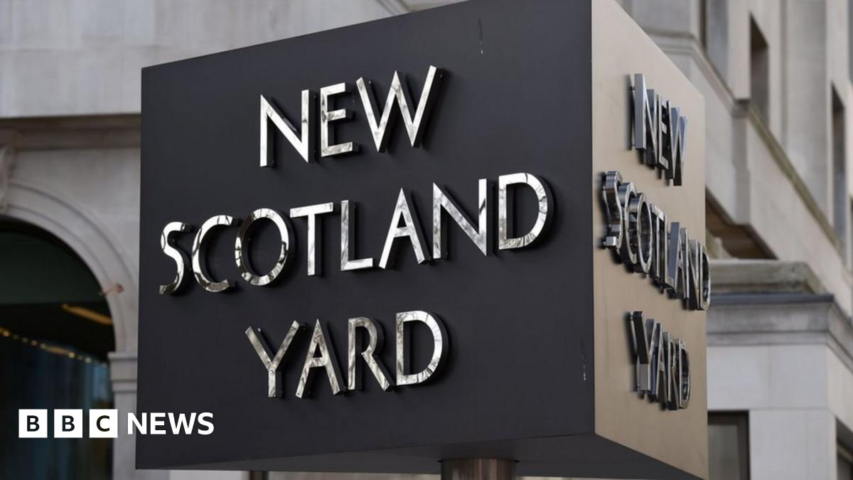 Serving Met Police officer in court charged with rape - BBC News