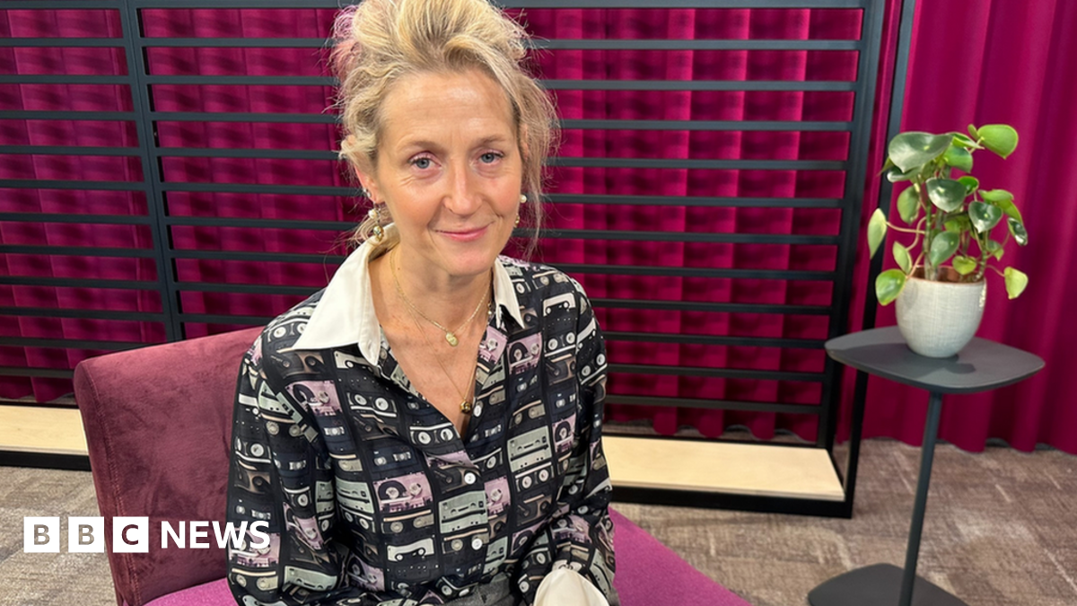 Martha Lane Fox warns against hysteria over AI - BBC News