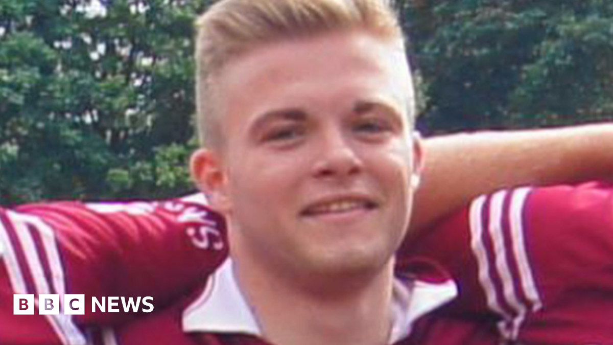 Joseph Deacy murder inquiry: St Albans family call for justice - BBC News