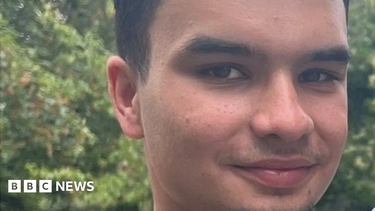 Slough stabbing victim made knife crime plea months before death - BBC News