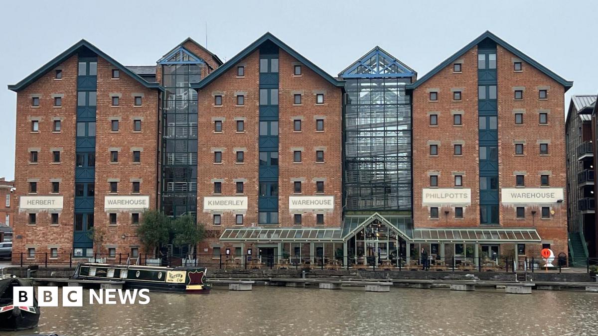 Empty Gloucester Docks building 'costing £132k to maintain' - BBC News