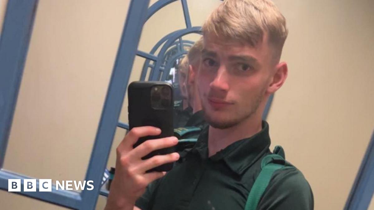 Ambulance call handler denies claiming he was a paramedic - BBC News