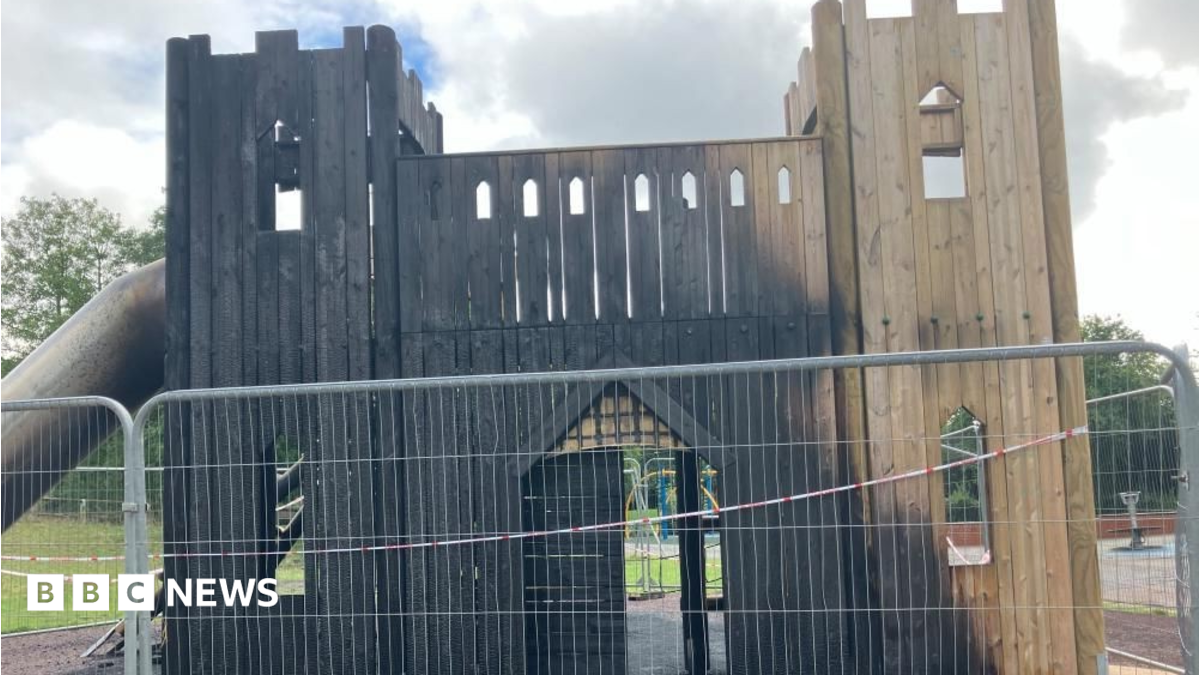 Arson inquiry under way in Cambridge after play park fire - BBC News