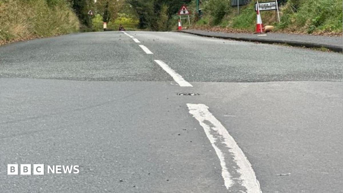 Southern link road to Douglas to be closed daily - BBC News