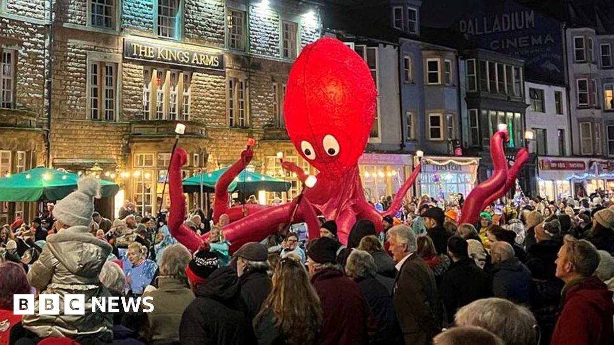 Thousands expected at Morecambe's seafront Baylight Festival - BBC News