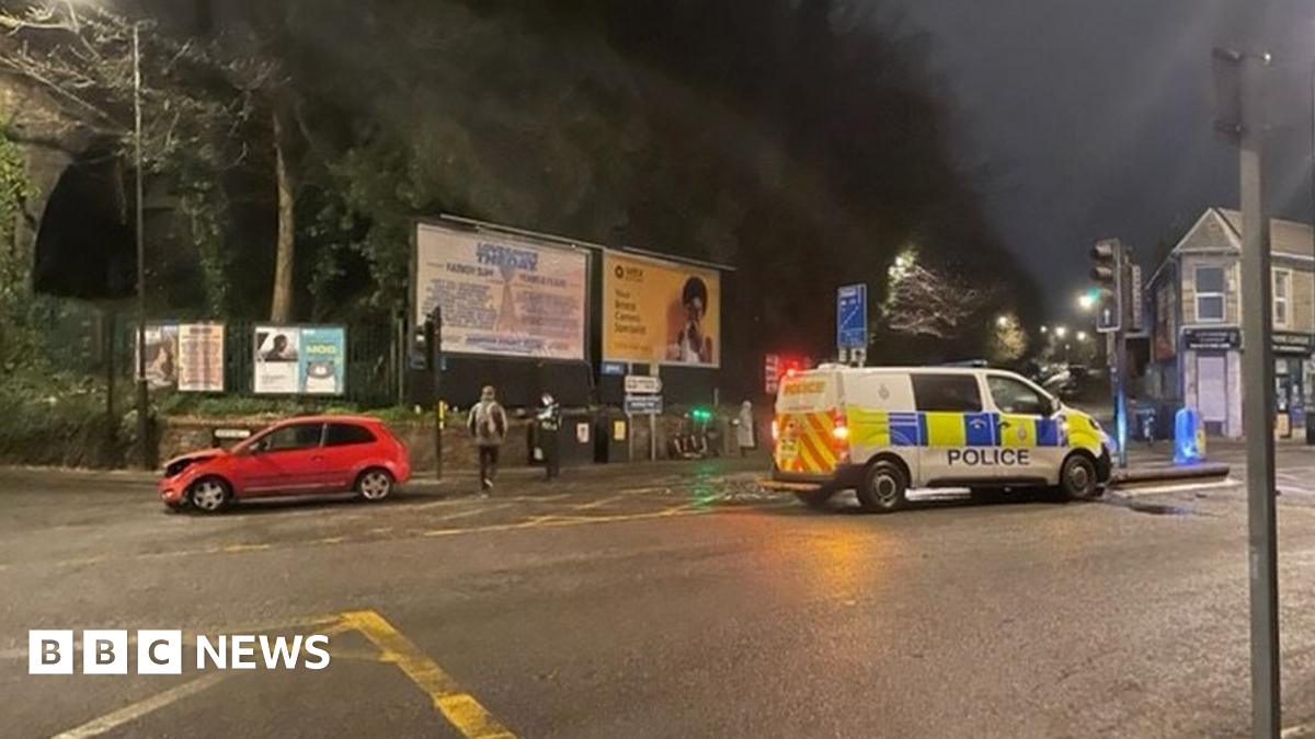 Police van crashes with car on Bristol emergency call - BBC News