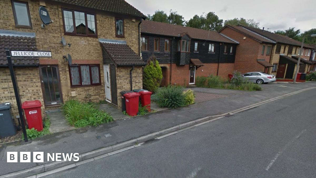 Slough man Warren Duke died of single stab wound - BBC News