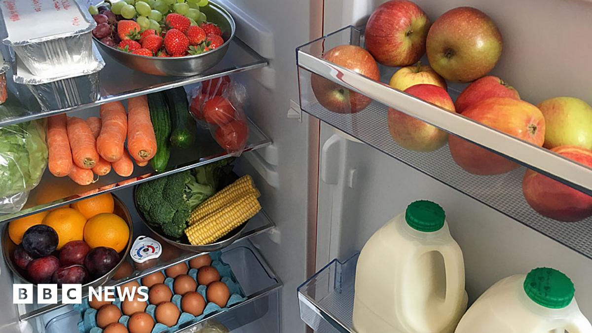Primary schools give free food to hungry families - BBC News