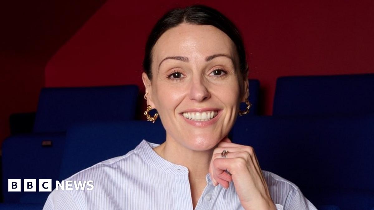 Actor Suranne Jones is Sheringham theatre's president - BBC News