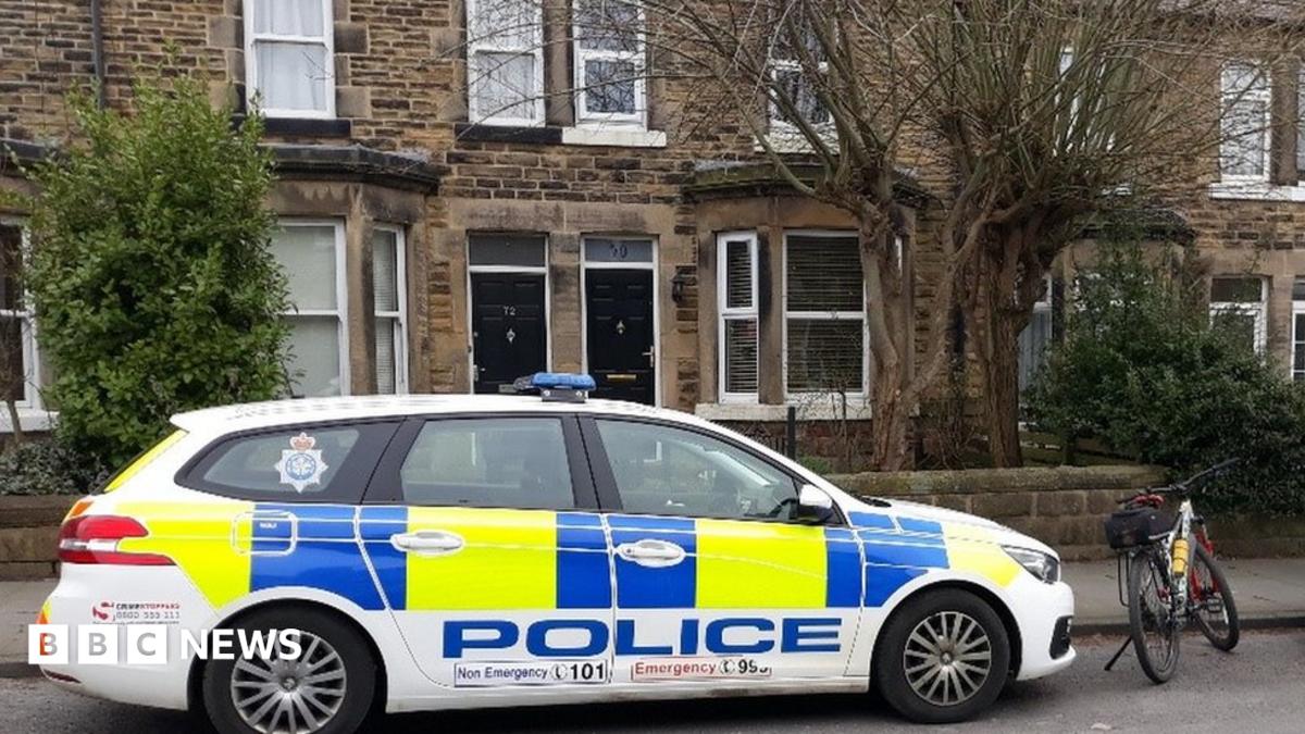 Mark Wolsey death: Daniel Ainsley appears at Leeds Crown Court - BBC News