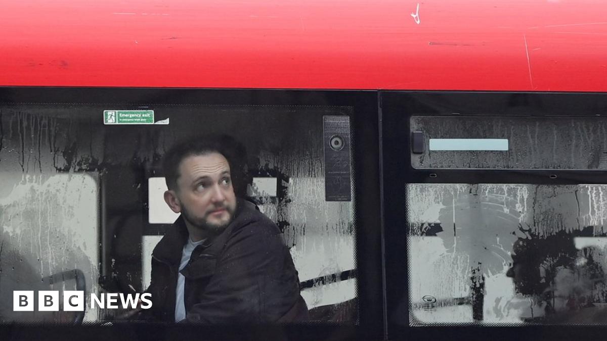 TfL to find hundreds of millions in savings, plan suggests - BBC News