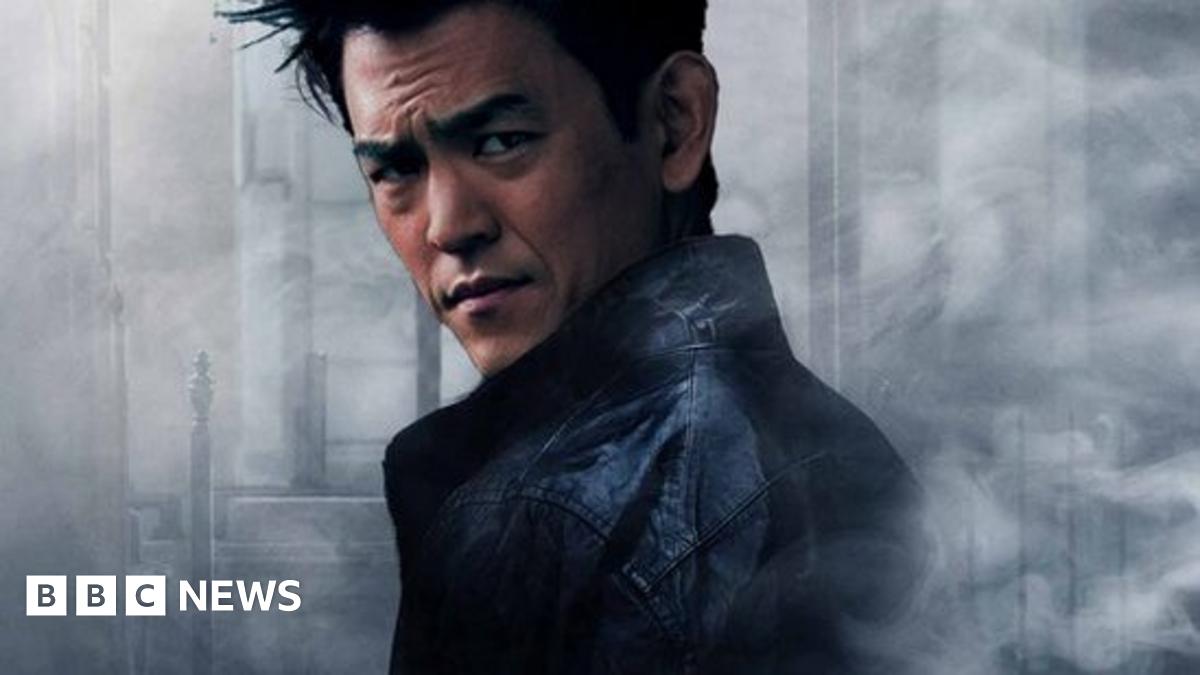 #StarringJohnCho highlights Hollywood's 'whitewashing' - BBC News
