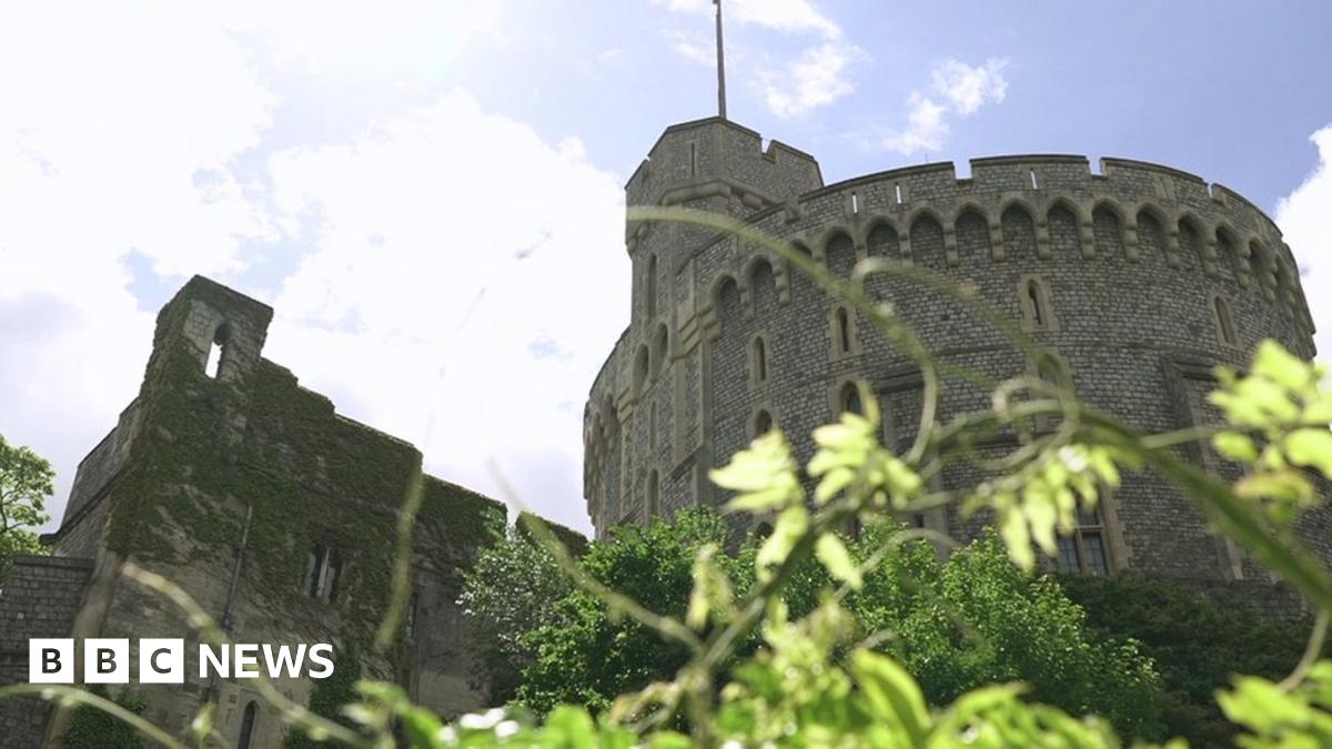 Windsor's Round Tower open for first time since pandemic - BBC News