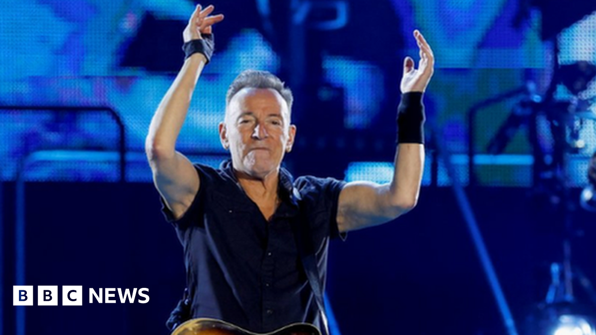Bruce Springsteen in Belfast: Everything you need to know - BBC News