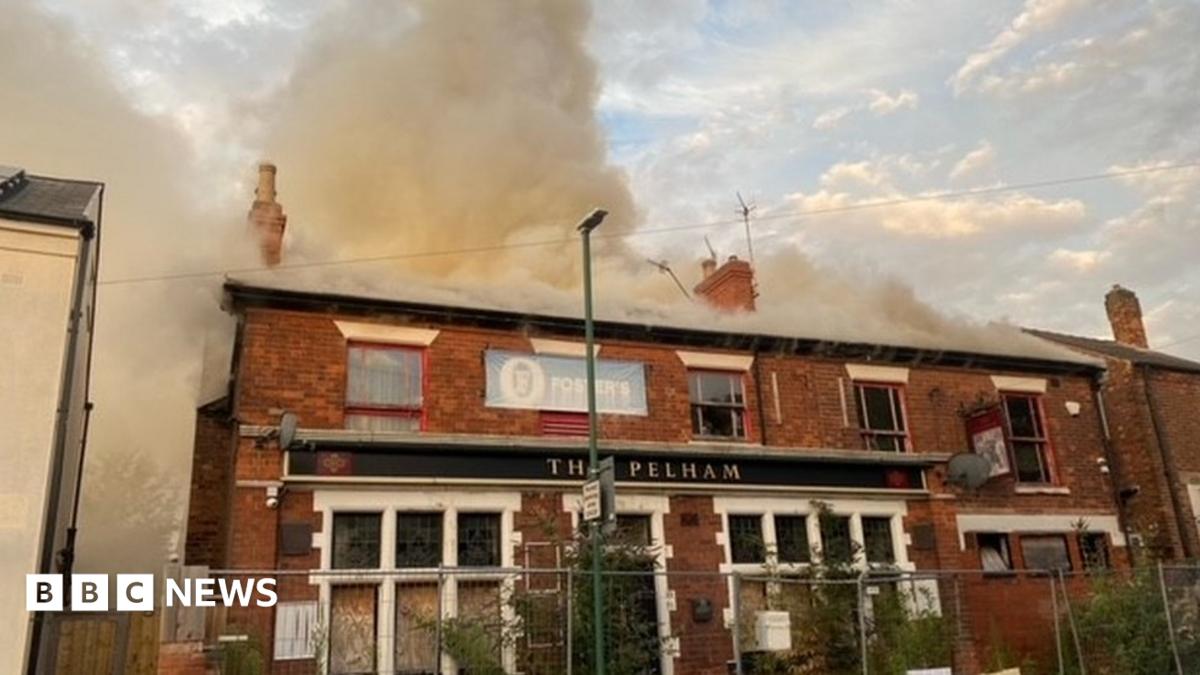 New Basford: Six fire engines tackle blaze at empty pub - BBC News