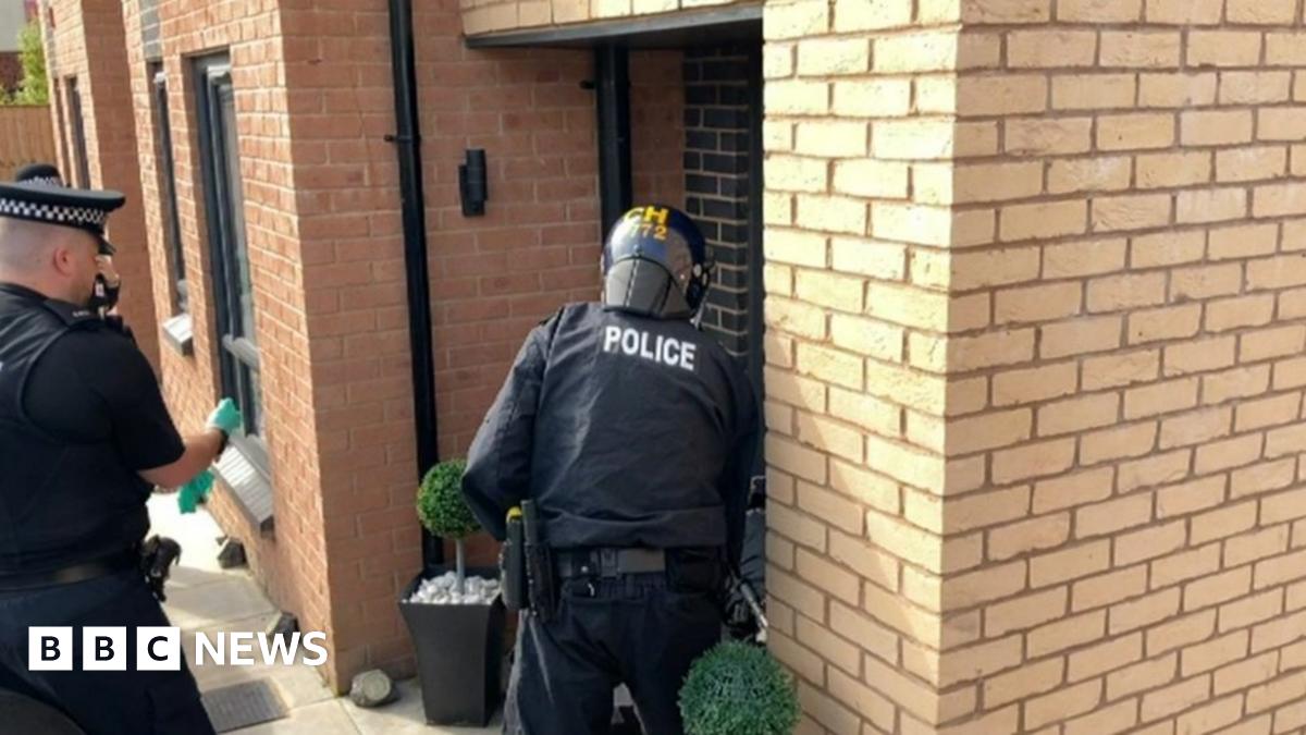 Wirral raids target suspected senior crime gang members - BBC News