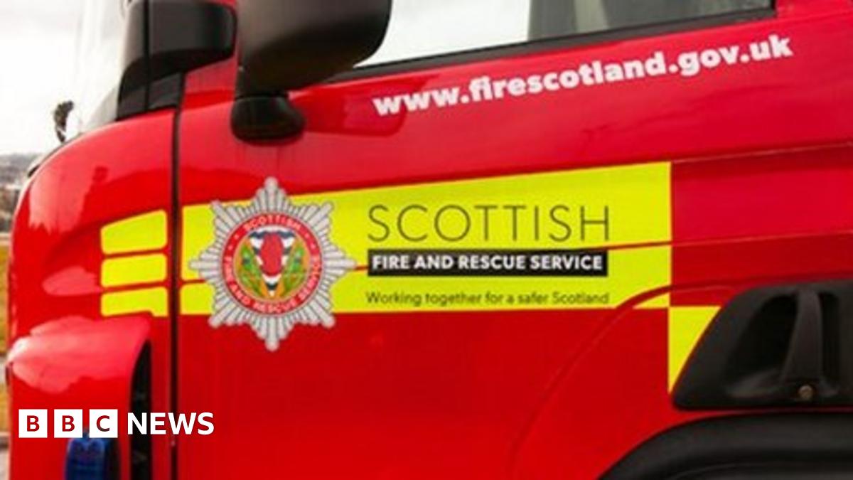 Trapped Hawick bus driver rescued from floods - BBC News