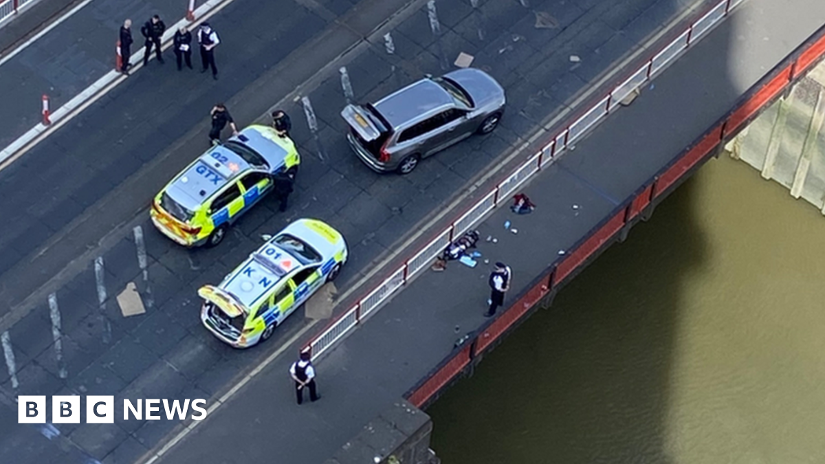 Pistol found at Greenwich bridge police shooting scene, IOPC says - BBC ...