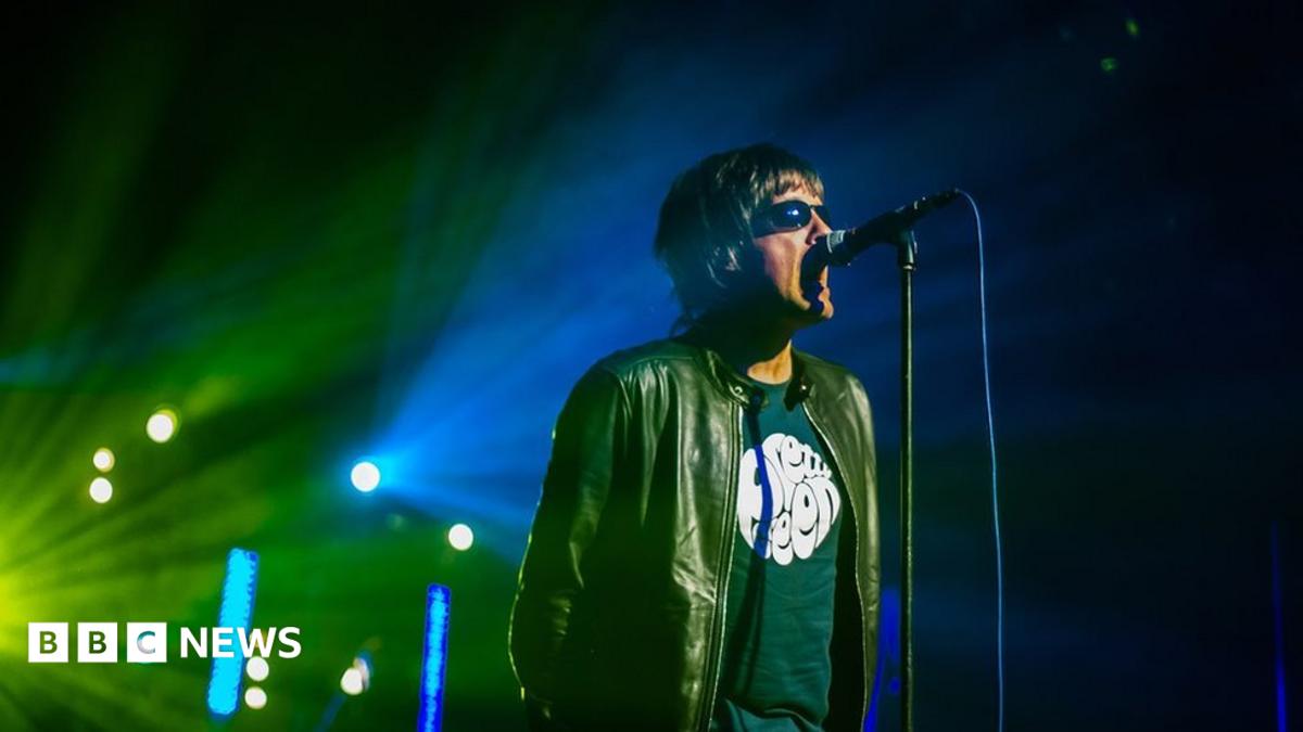 Fake festivals: Why more music fans are tuning in - BBC News