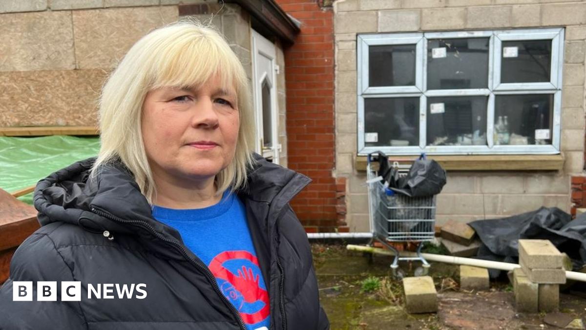 Bury family tells of 'nightmare' renovation with rogue builder - BBC News