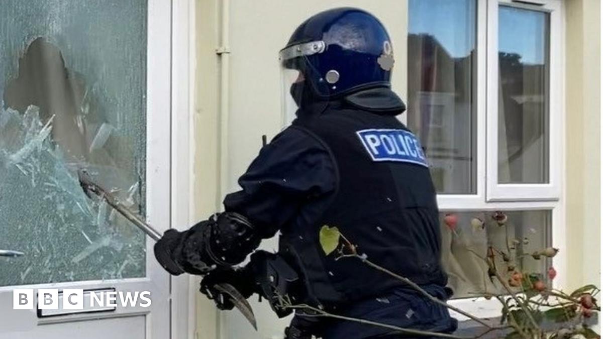 Callington: Police seize drugs with estimated street value of £20,000 ...