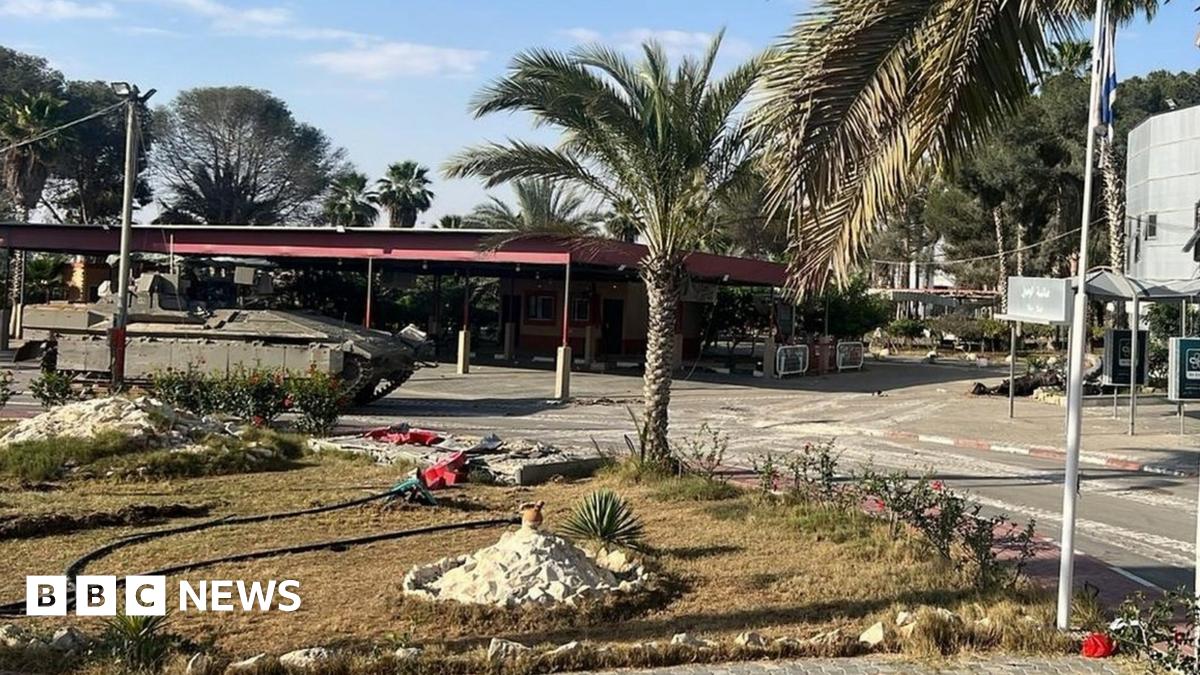 Gaza: Israel takes Rafah crossing as truce talks continue - BBC News