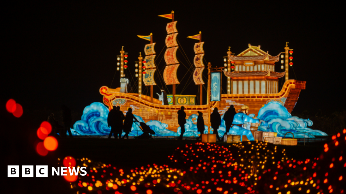 Longleat s Festival of Light milestone marked with lantern route BBC News
