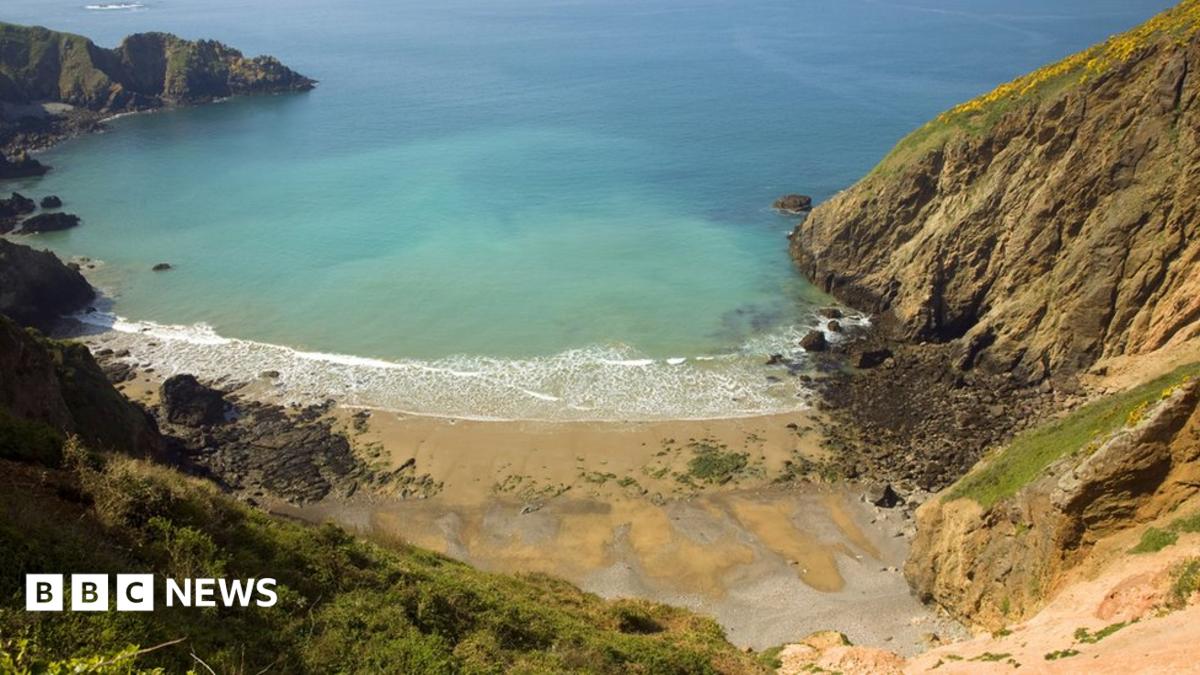 Sark electricity: The Channel Island that could lose its power - BBC News